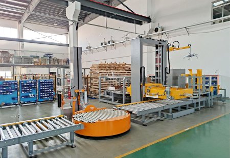 Gantry type low-level palletizer