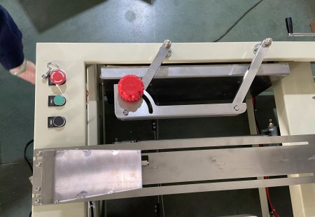 Semi-automatic cardboard box/case erector