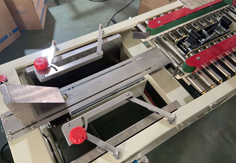 Semi-automatic cardboard box/case erector