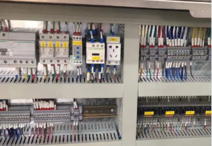 Fully automatic bagging machine