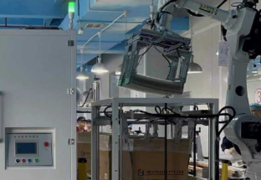 Fully automatic bagging machine